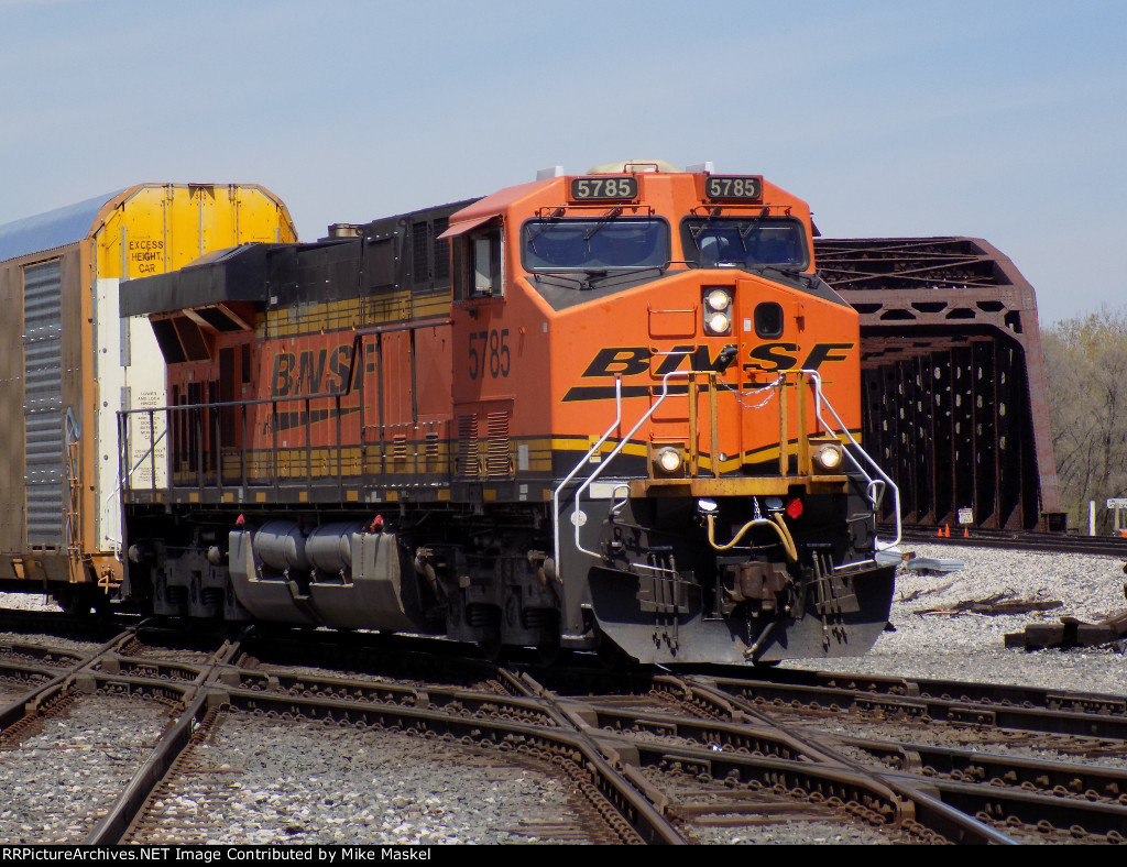 BNSF 5785